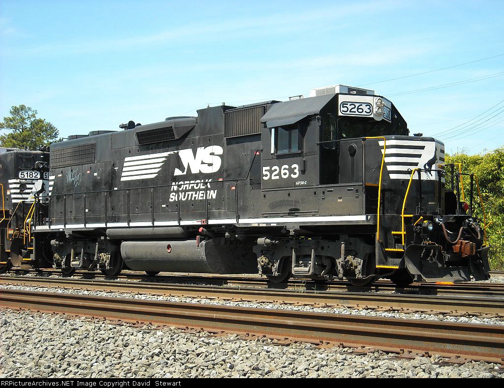 NS GP38-2 5263